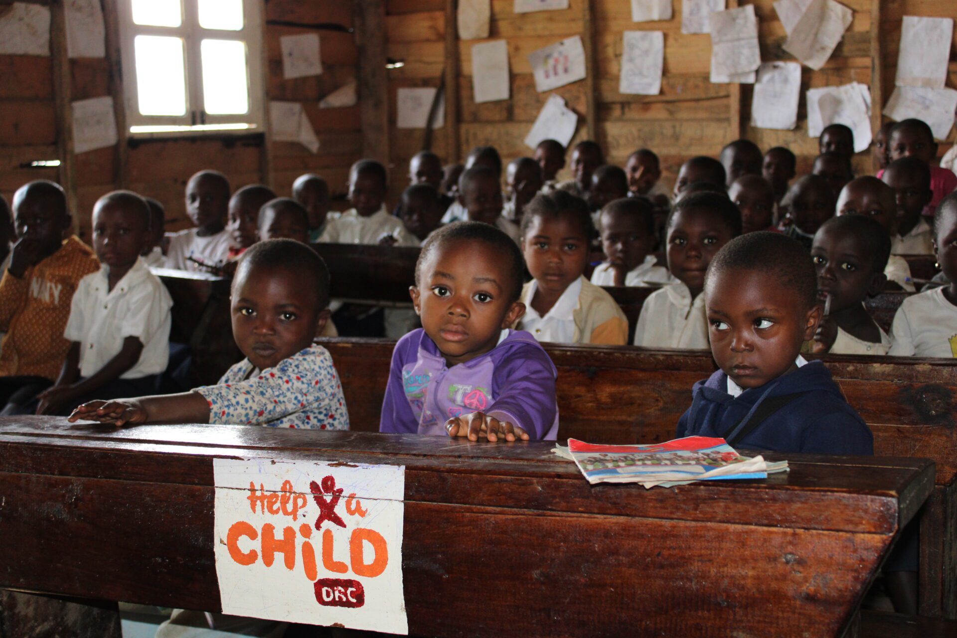 Nieuwe schoollokalen voor kinderen in DR Congo - Red een Kind